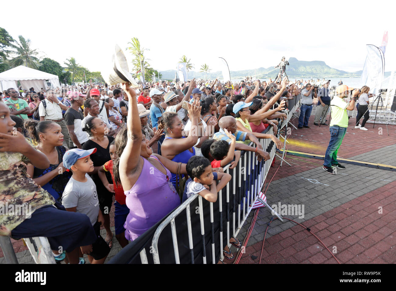 Mascotte officielle hi-res stock photography and images - Alamy