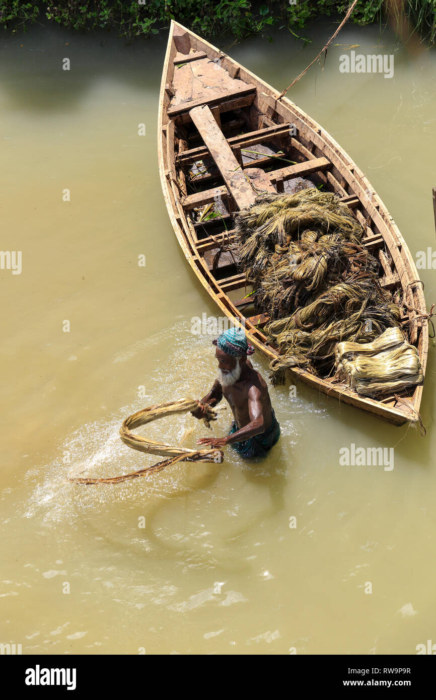 Jute wash in bangladesh hi-res stock photography and images - Alamy