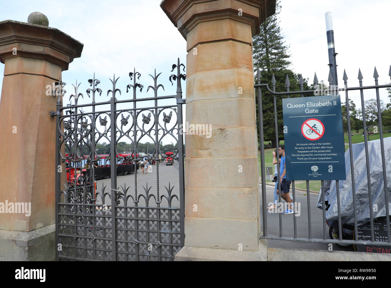Queen Elizabeth II Gate of the Royal Botanic Garden Sydney Stock Photo ...
