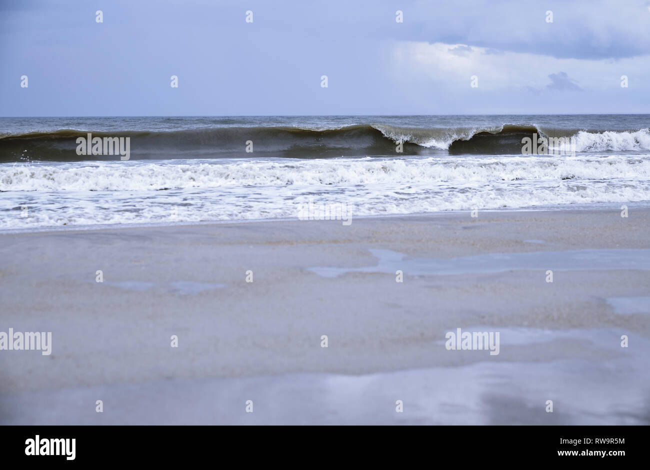 Rough water and waves in Pacific Ocean Stock Photo - Alamy