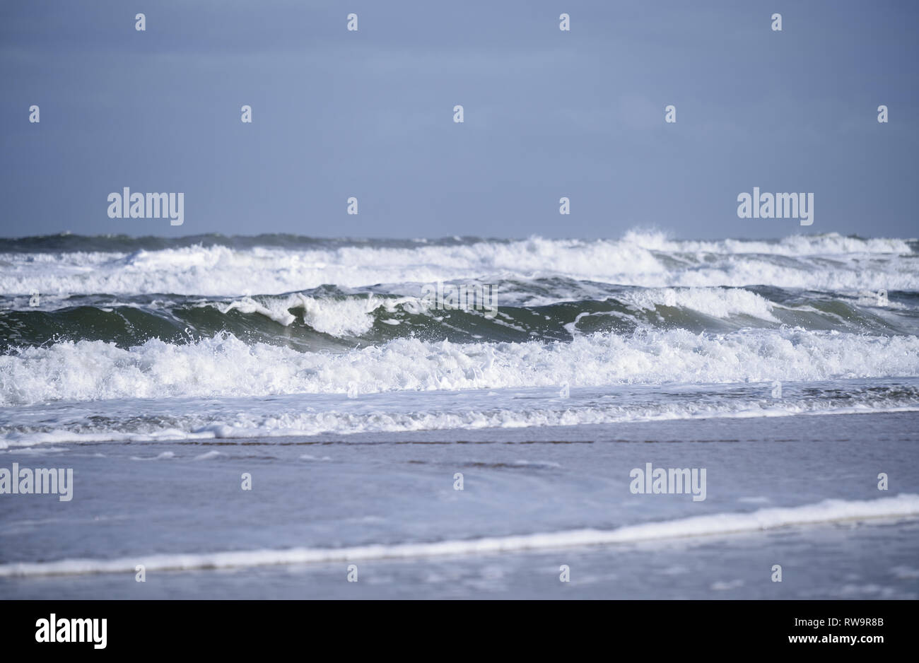 Rough water and waves in Pacific Ocean Stock Photo - Alamy