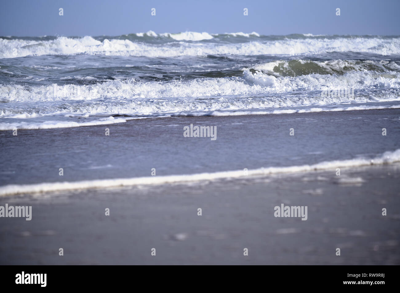 Rough water and waves in Pacific Ocean Stock Photo - Alamy