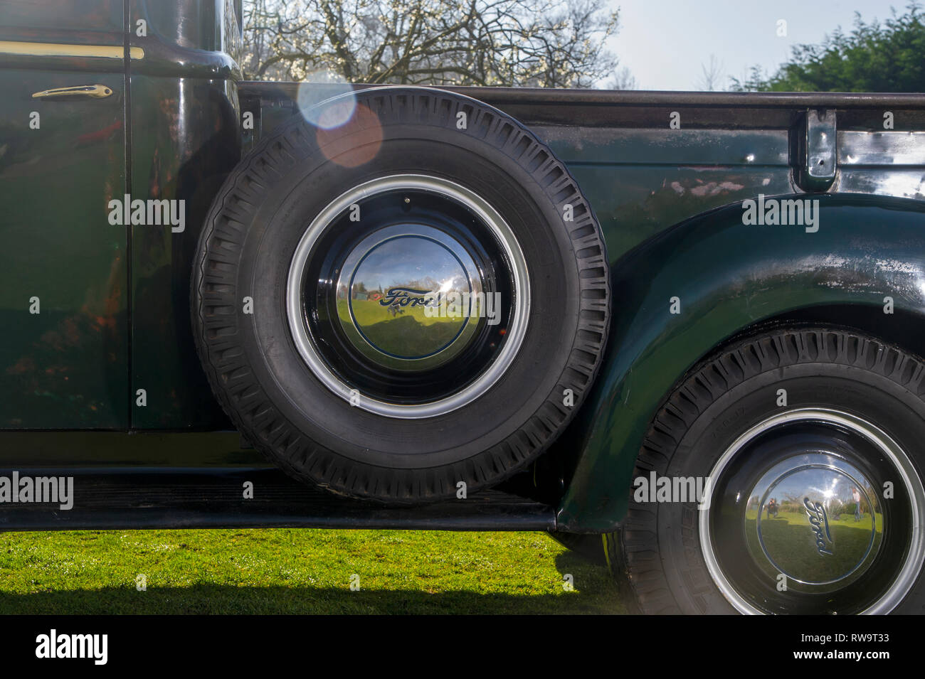 One ton ute hi-res stock photography and images - Alamy
