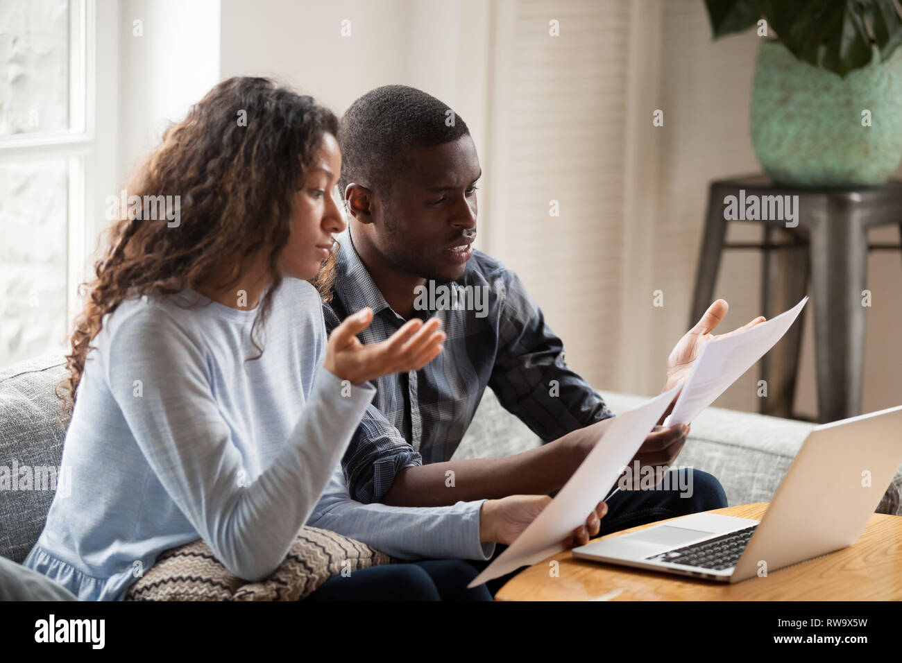Black man confused with laptop hi-res stock photography and images - Alamy