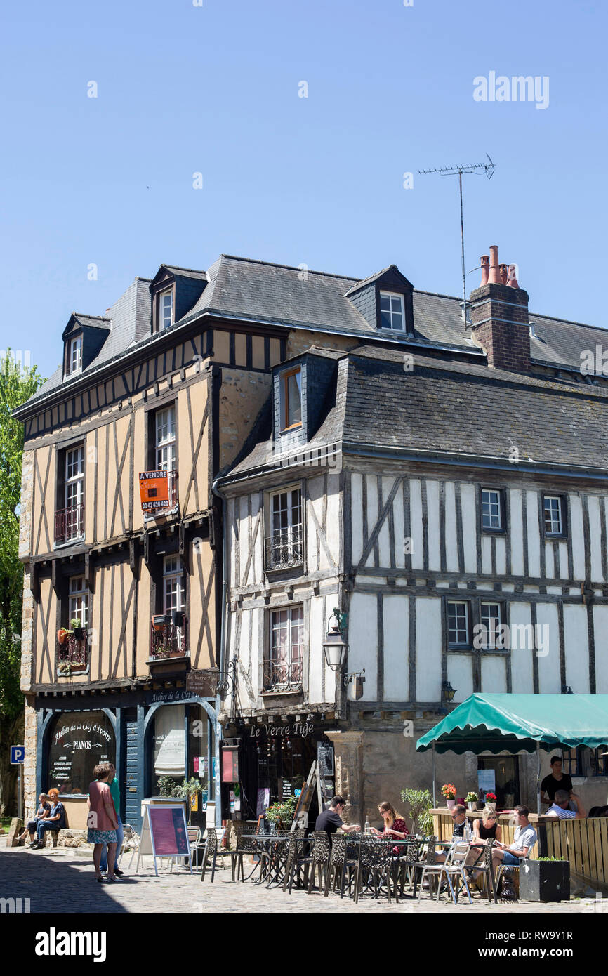 Le Mans (north-western France): facade of half-timbered houses in ...