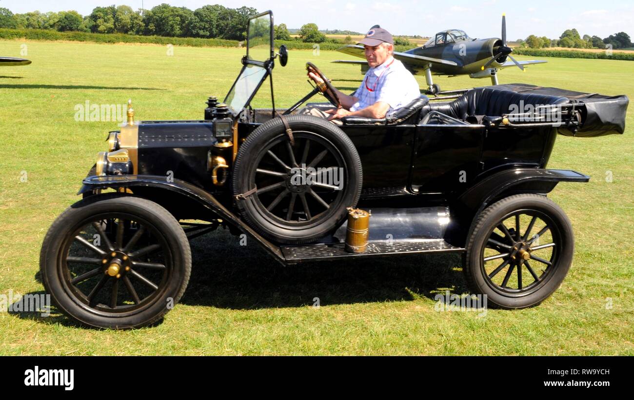 1914 Ford Model T Car