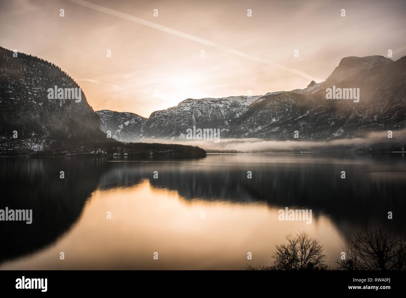 Slow exposure photo captures the dawn sunrise & reflections during ...