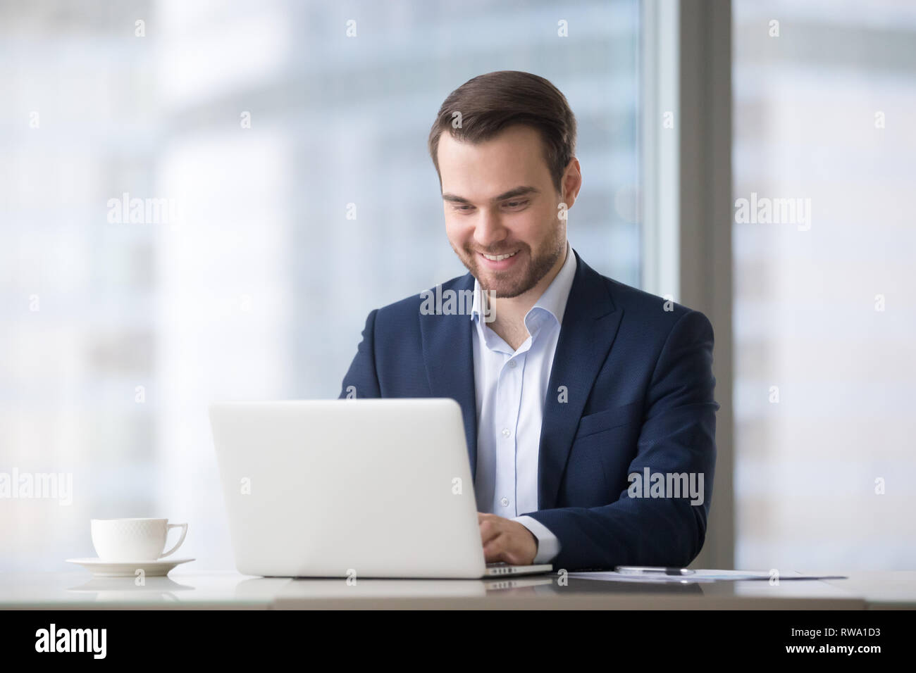 Using laptop software hi-res stock photography and images - Alamy