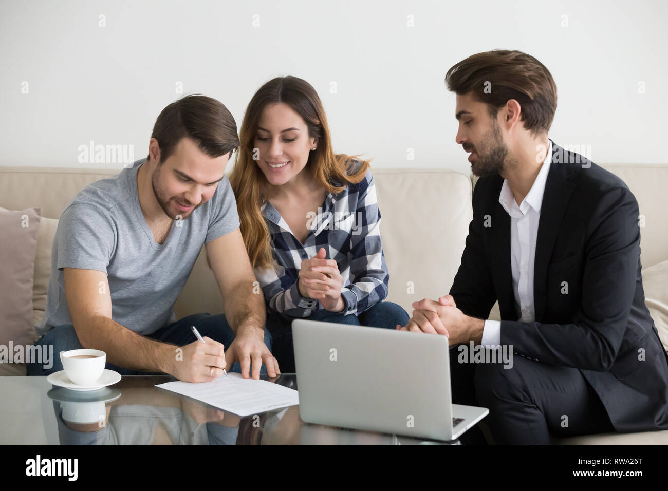Couple sign paper hi-res stock photography and images - Alamy