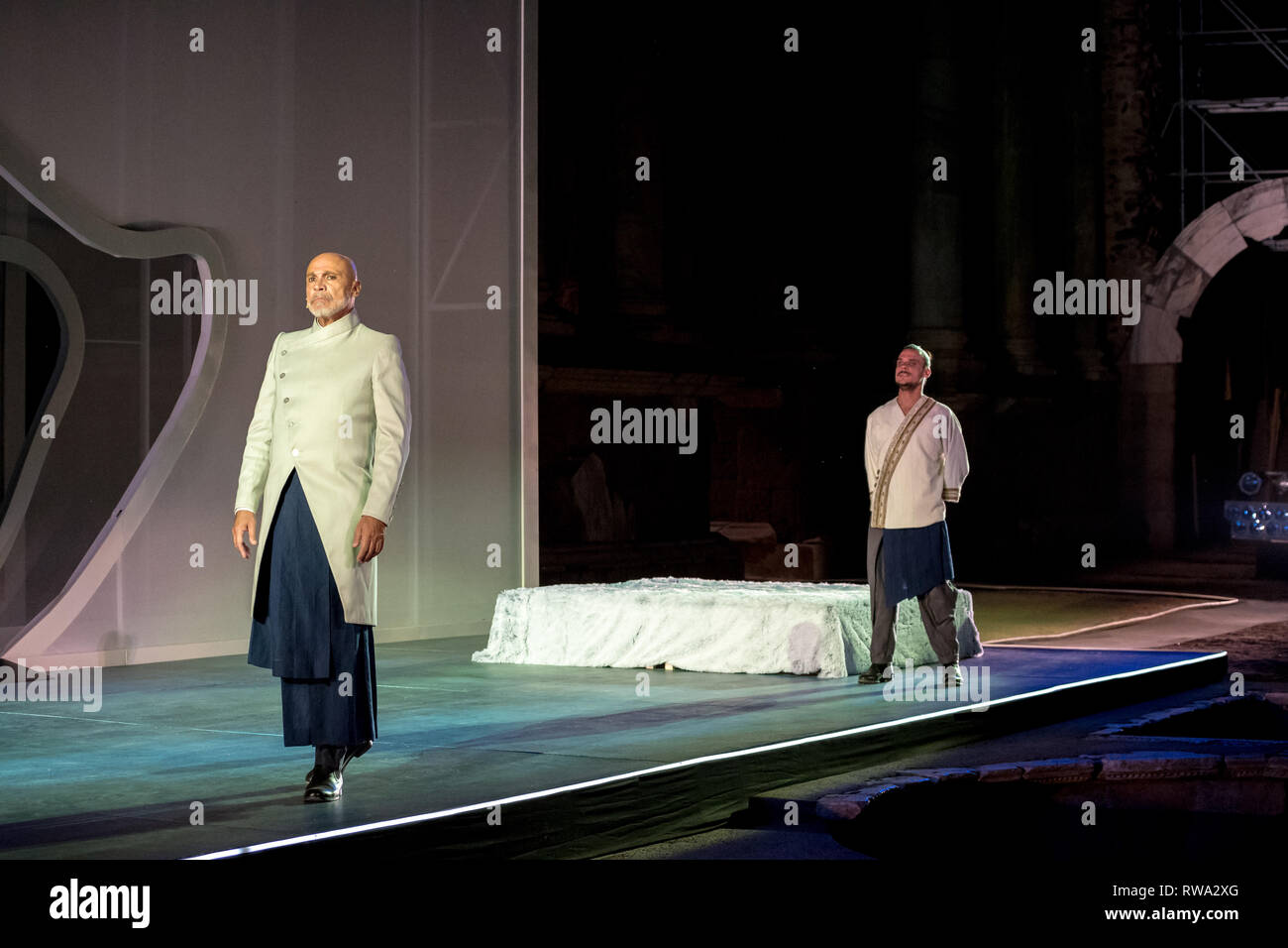 Ancient greek theatre actors hi-res stock photography and images - Alamy