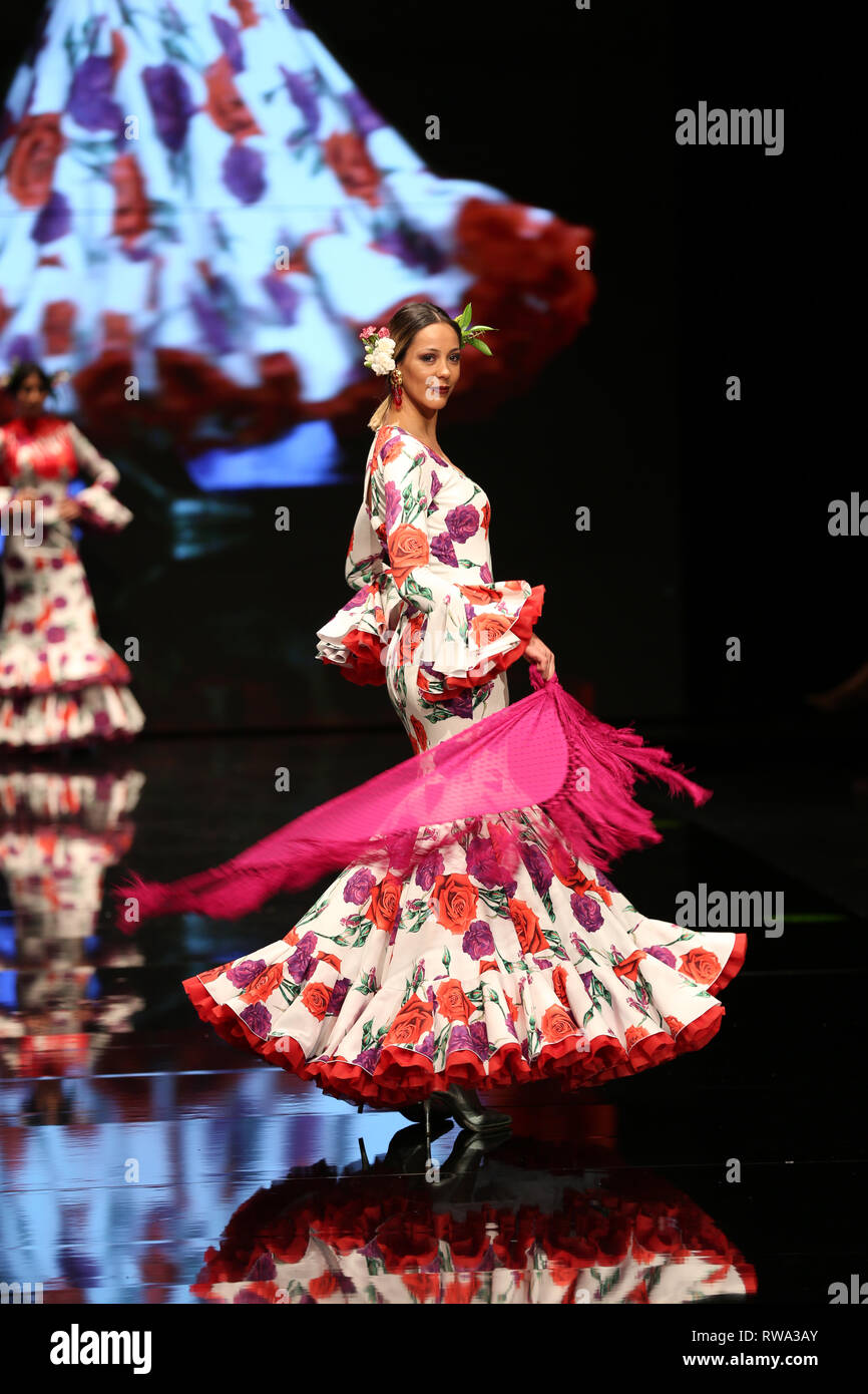Model on the catwalk Stock Photo - Alamy