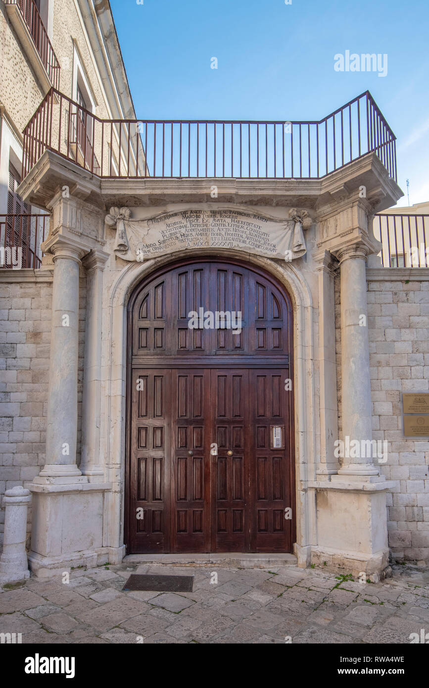 Bari, Puglia, Italy - View of street in Bari, Apulia. Italian spirit of ...