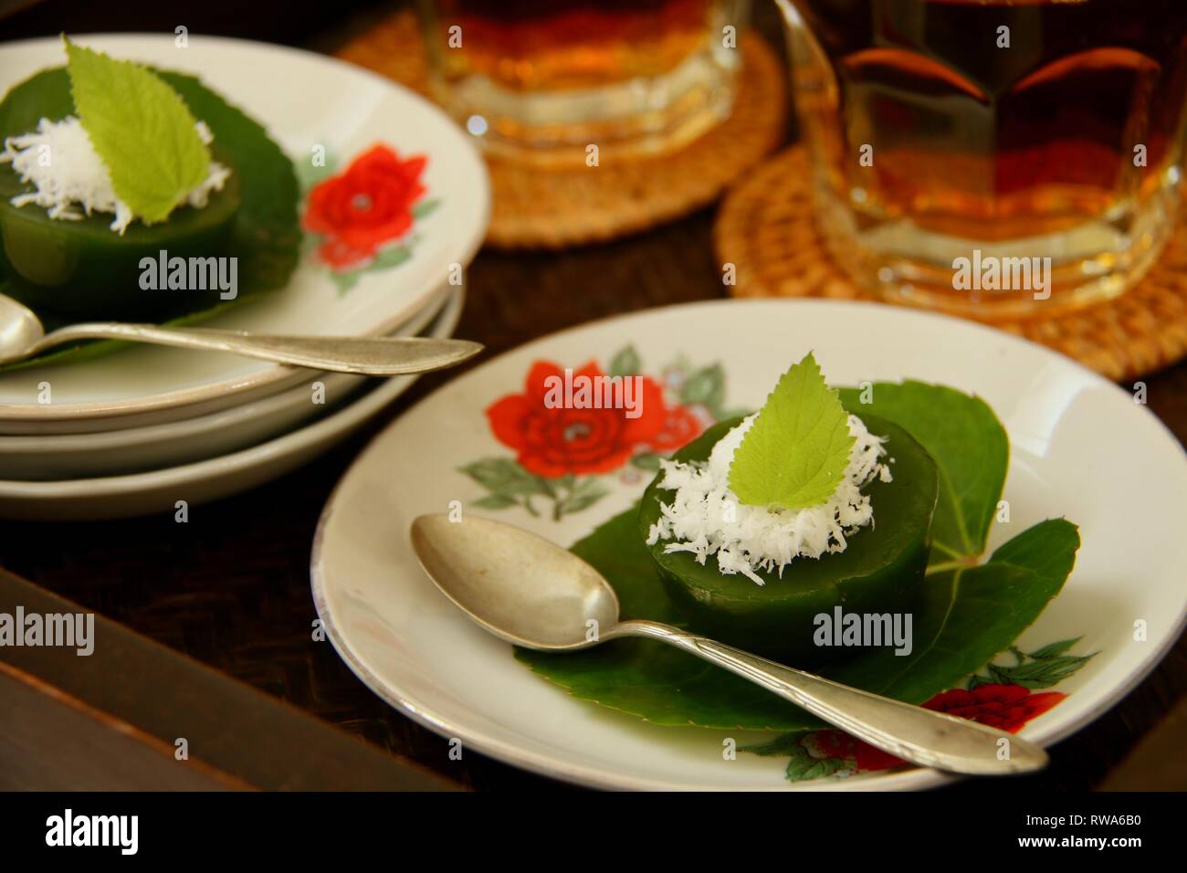 Kue Lumpang Pandan / Kuih Kosui Pandan. Peranakan snack of tapioca and ...