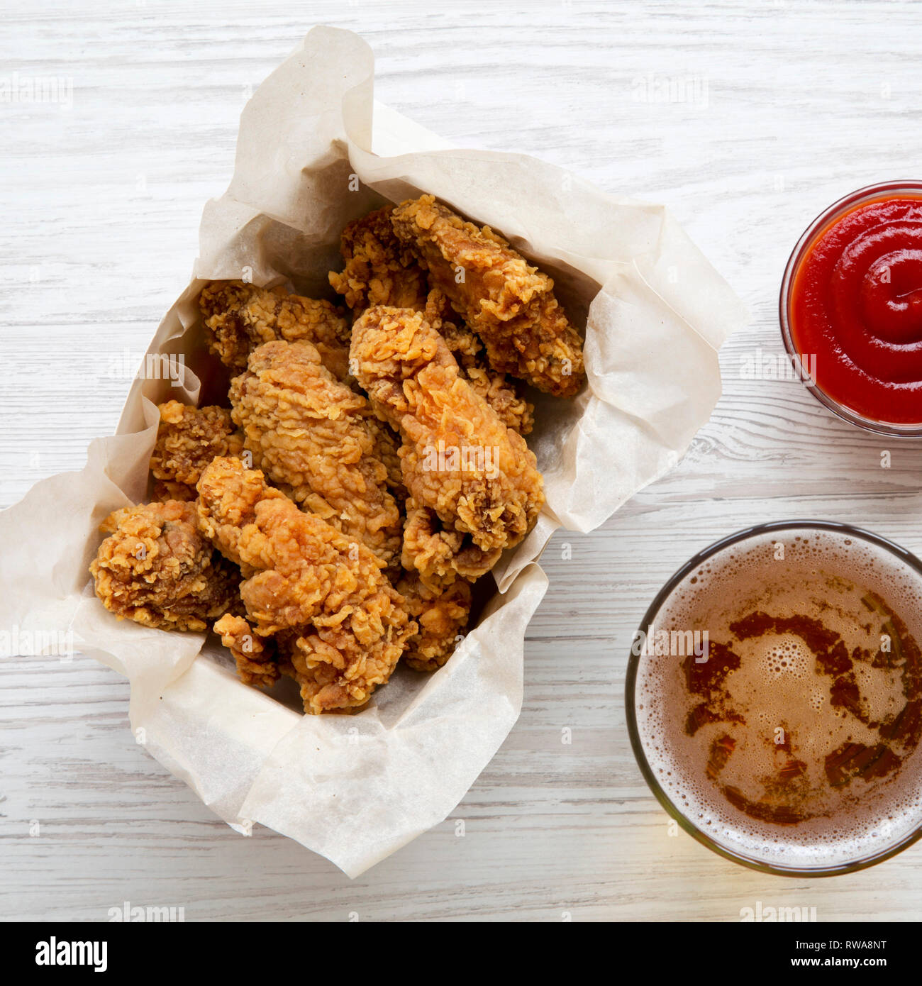 Overhead view of fried chicken wings hi-res stock photography and ...