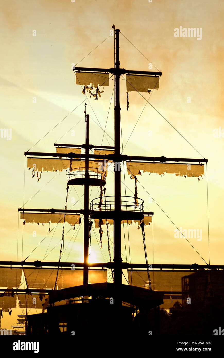 Ragged sails hi-res stock photography and images - Alamy