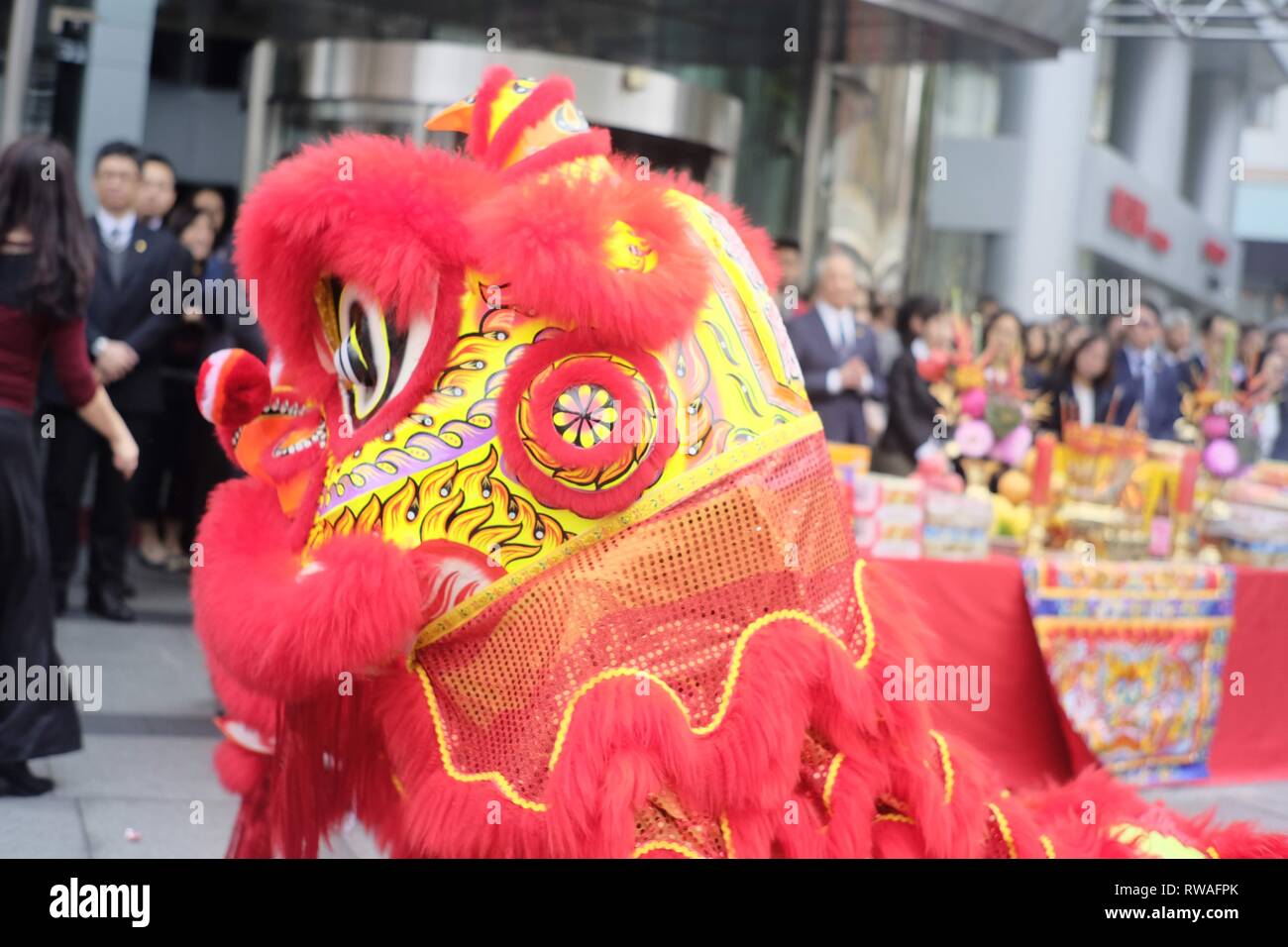 Dancing lions hi-res stock photography and images - Alamy