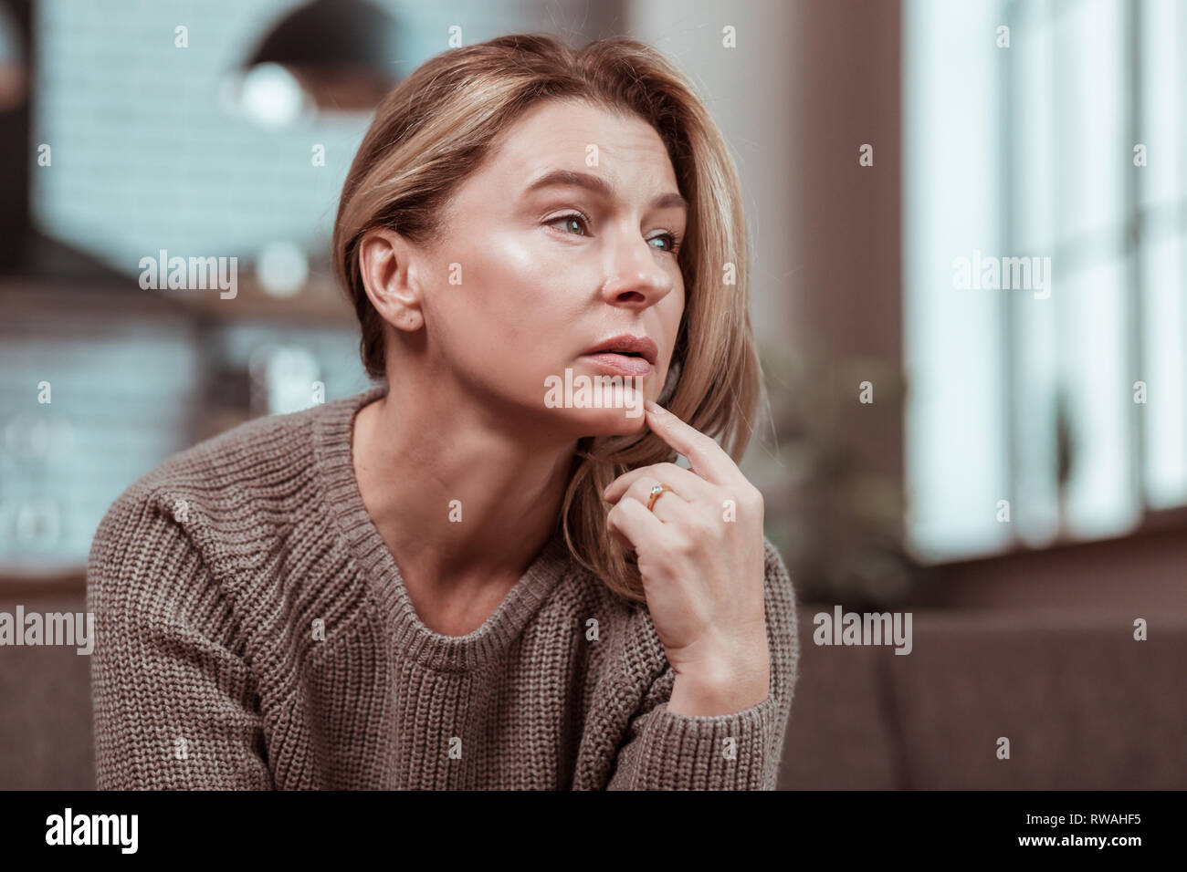 Fight for female hi-res stock photography and images - Alamy