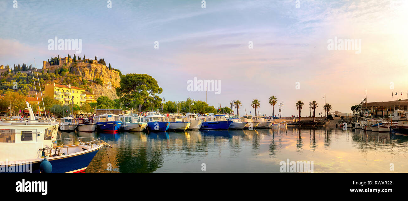 Cassis france village hi-res stock photography and images - Alamy