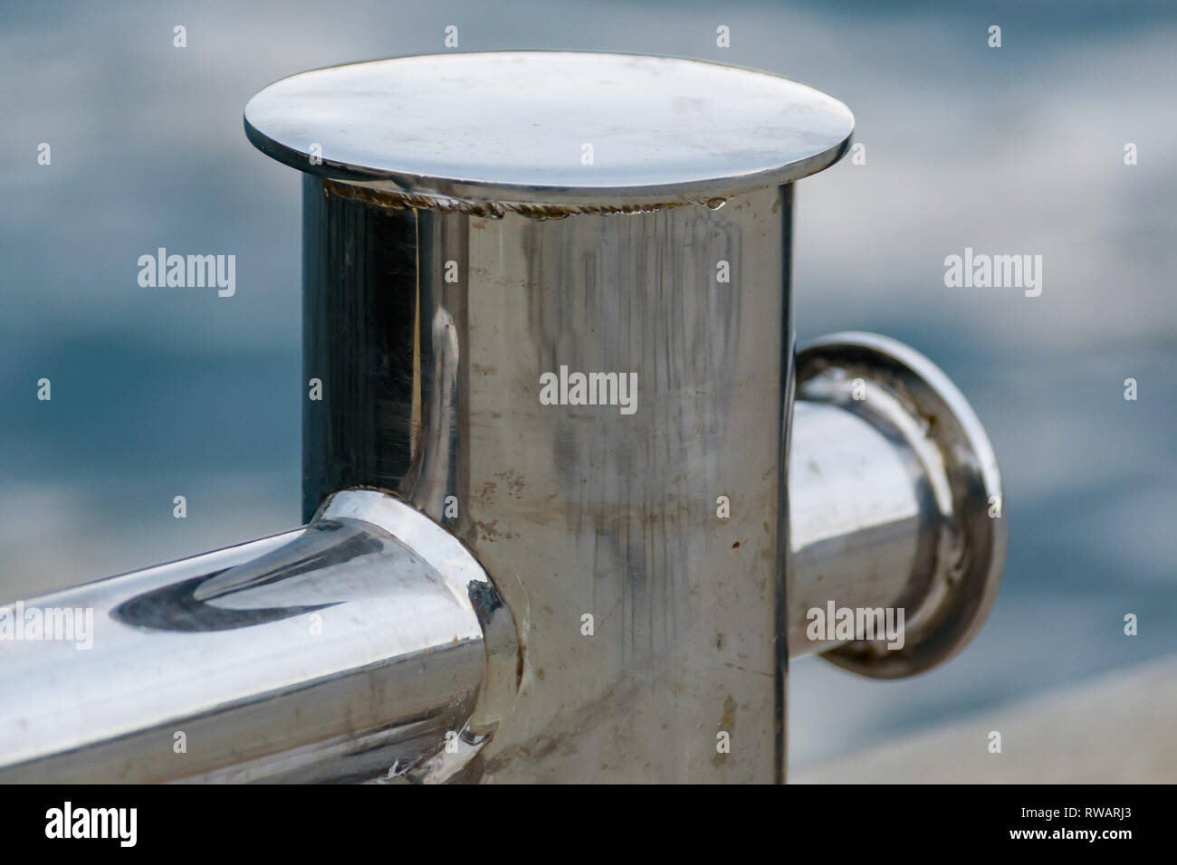 Mooring rope bitts bitt hi-res stock photography and images - Alamy