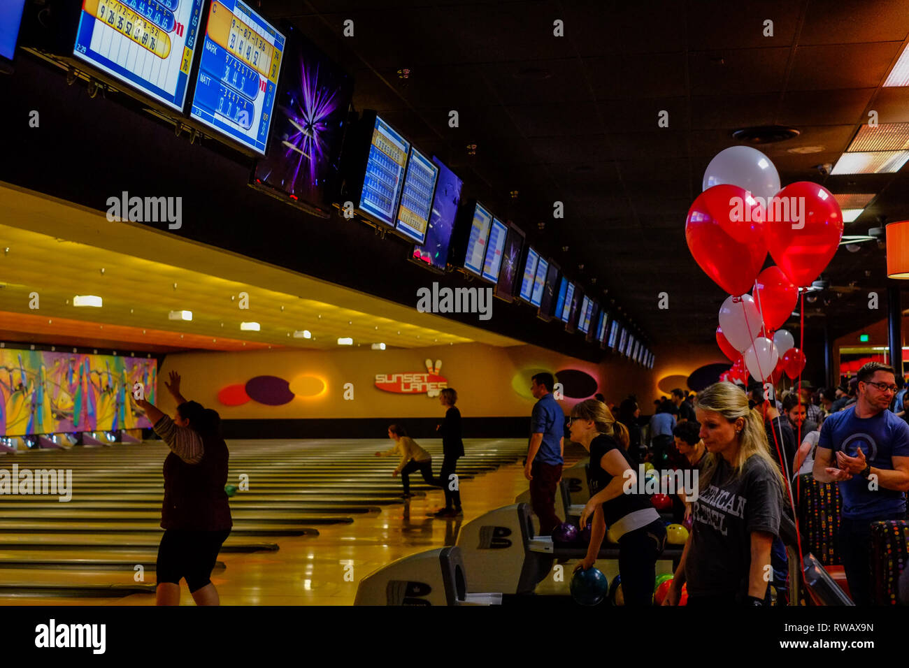 People bowling in american bowling alley Stock Photo - Alamy