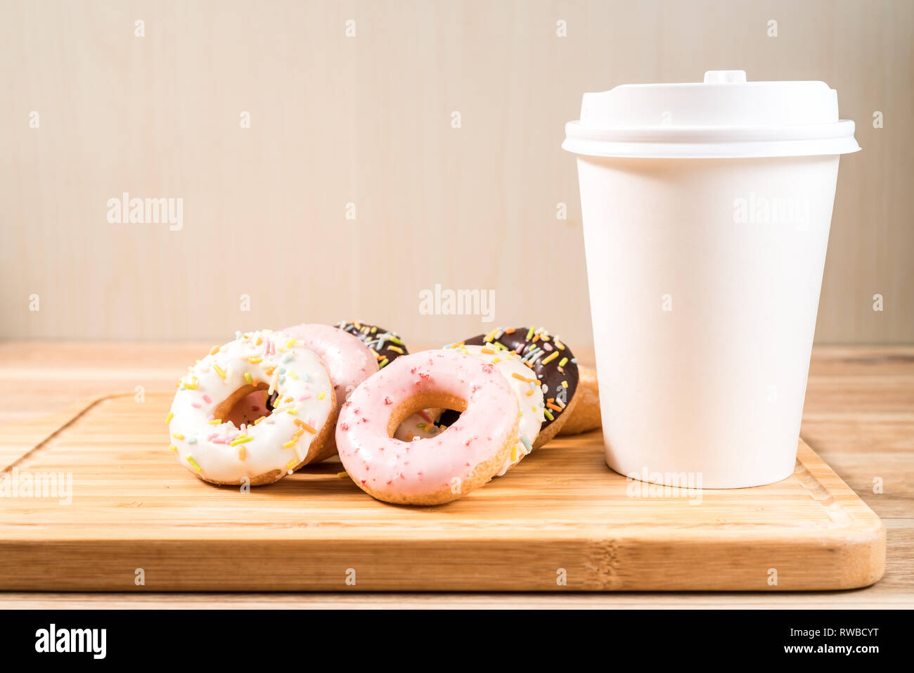 Donut meeting hi-res stock photography and images - Alamy