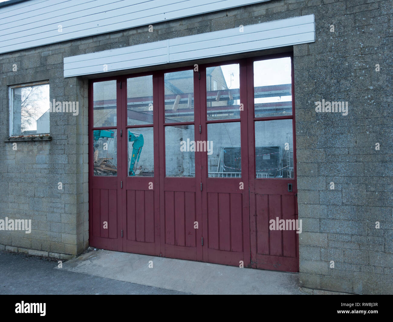 Red yard hi-res stock photography and images - Alamy