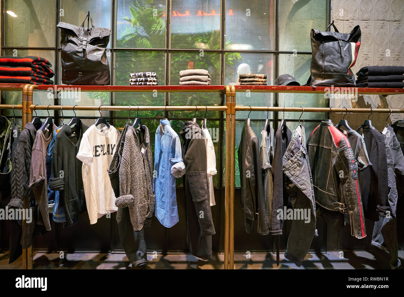 Replay clothing store hi-res stock photography and images - Alamy