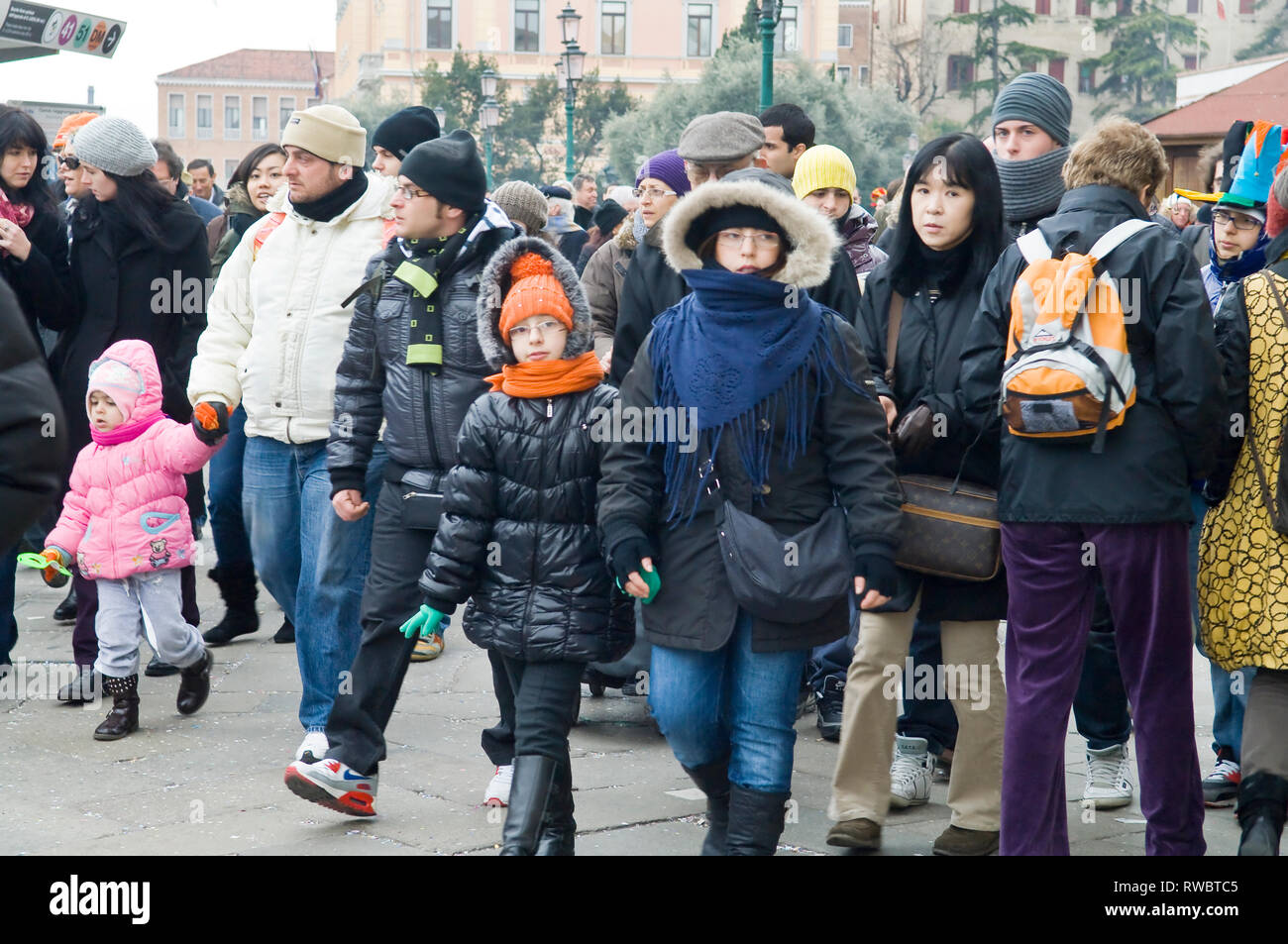 Groups of people walking around during carnival weekend in Venice ...