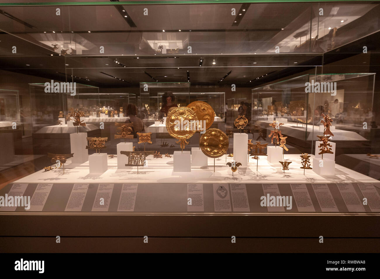 Gold art pieces hi-res stock photography and images - Alamy