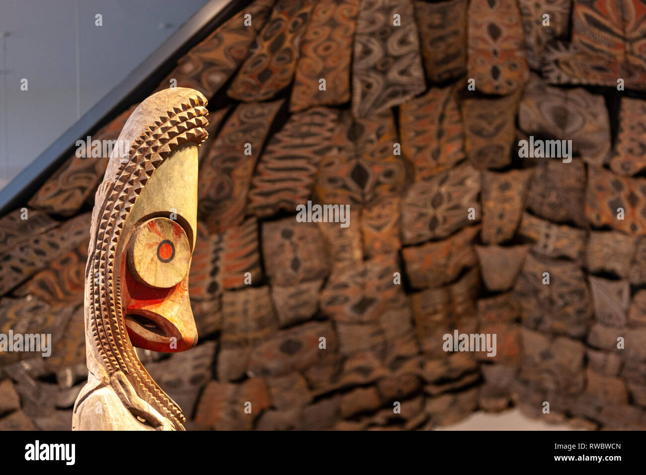 Split gong figures from Vanuatu, Arts of Oceania, Melanesia, Micronesia ...
