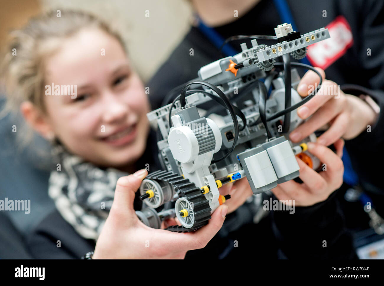 Hannover, Germany. 05th Mar, 2019. Student Anna Lena (12) from the ...