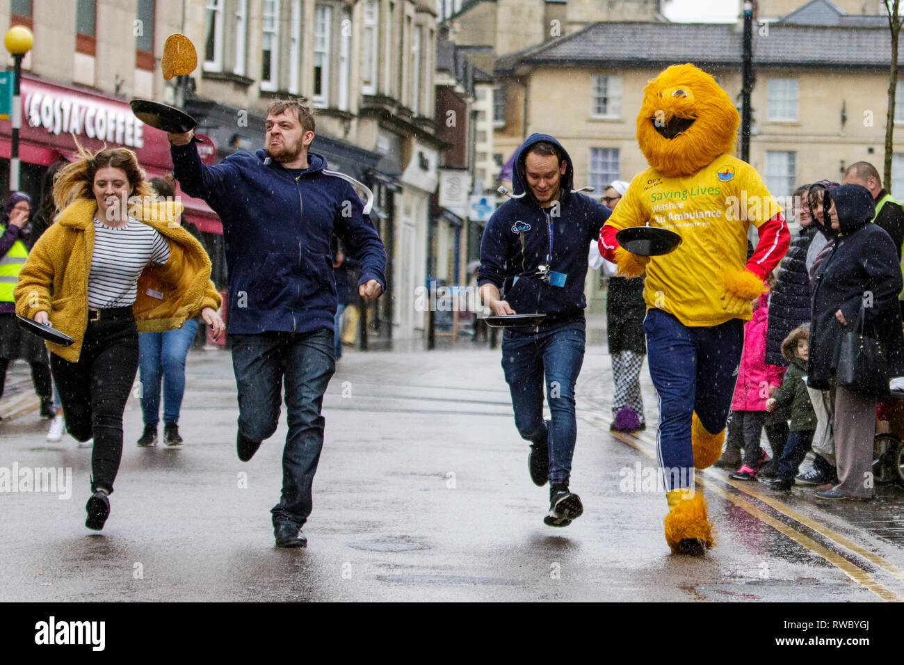 Chippenham high street hi-res stock photography and images - Alamy