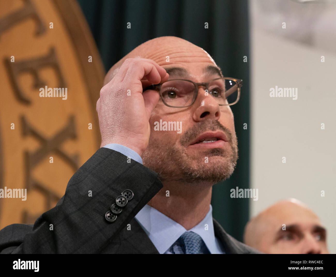 Rep dennis bonnen hi-res stock photography and images - Alamy