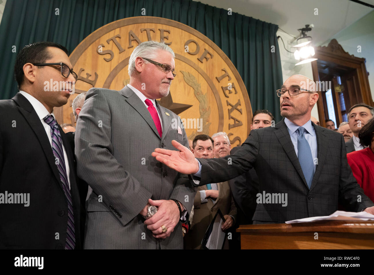 Texas house speaker dennis bonnen hi-res stock photography and images ...