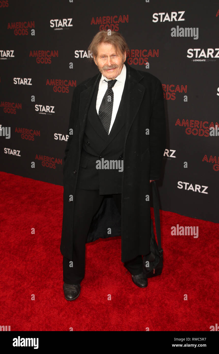 Bruce glover hi-res stock photography and images - Alamy