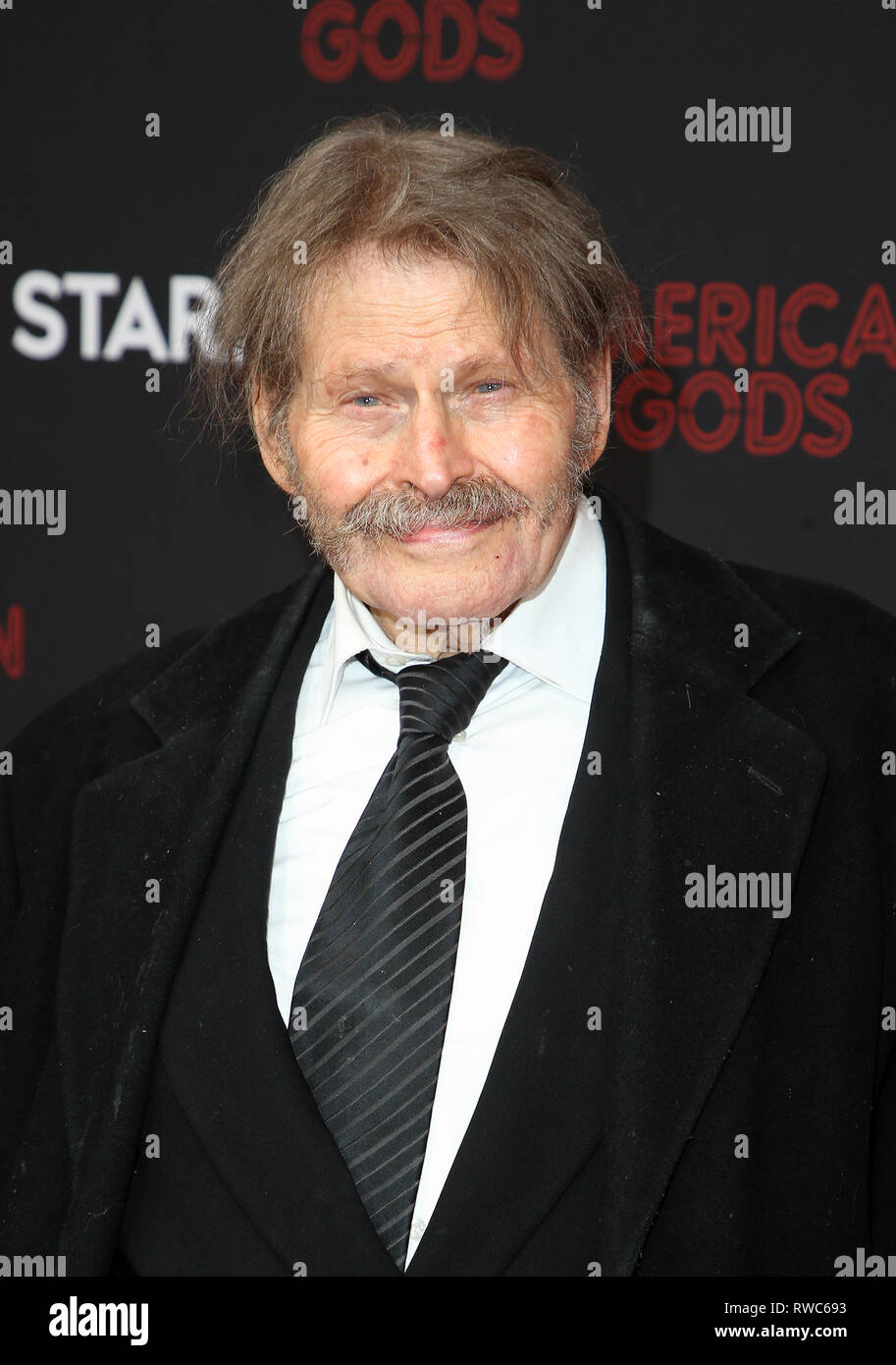 Bruce glover hi-res stock photography and images - Alamy