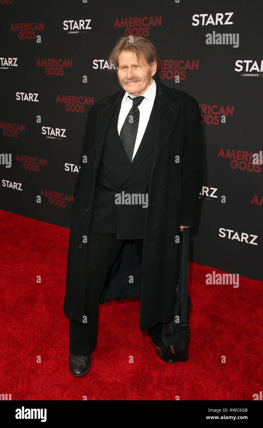 Bruce glover hi-res stock photography and images - Alamy