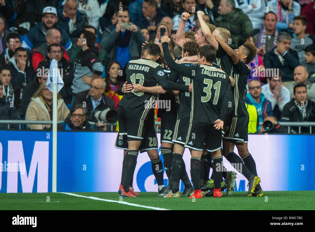 Real madrid bal hi-res stock photography and images - Alamy