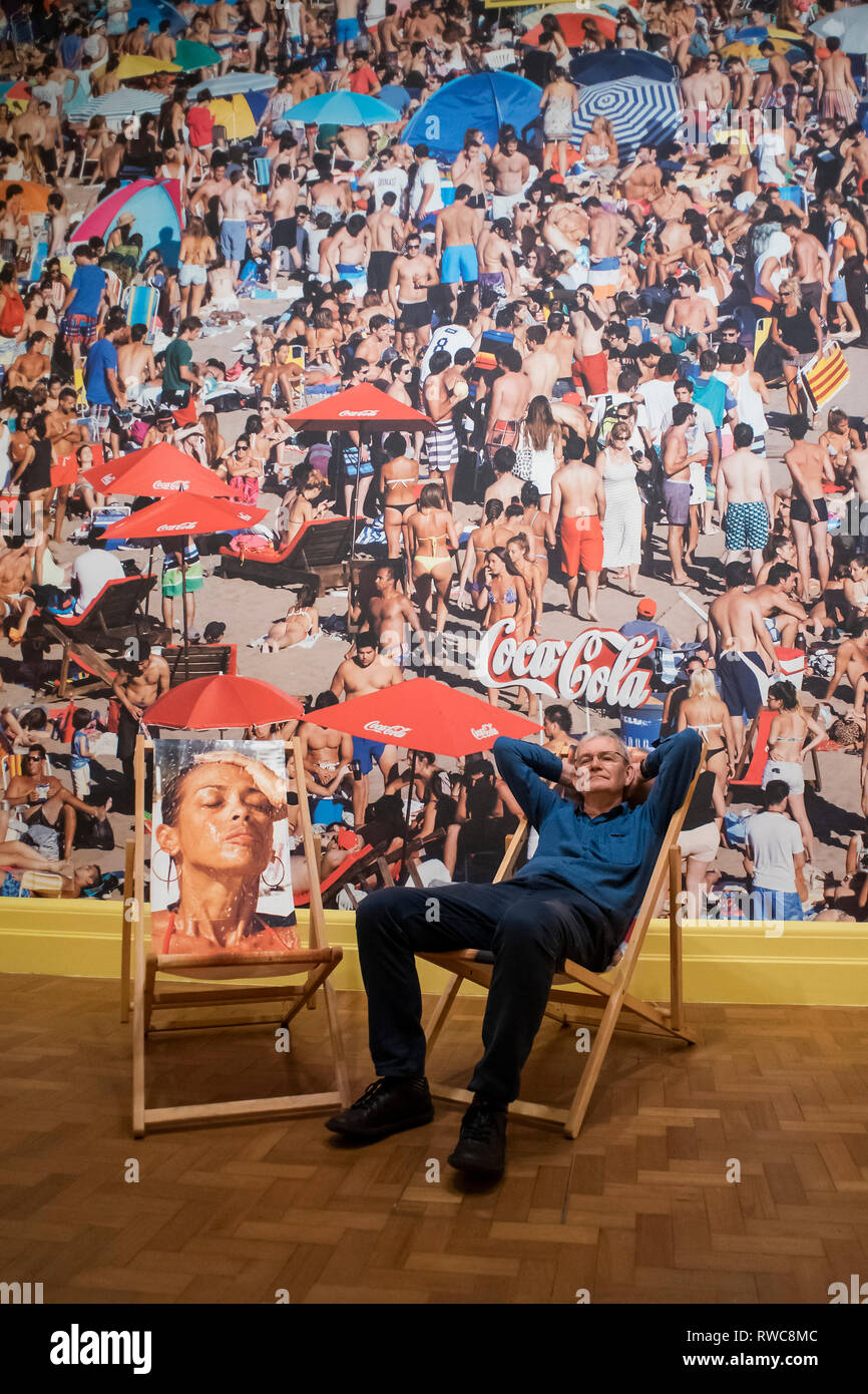 London, UK. 6th March, 2019. Martin Parr in front of Beside the Seaside ...
