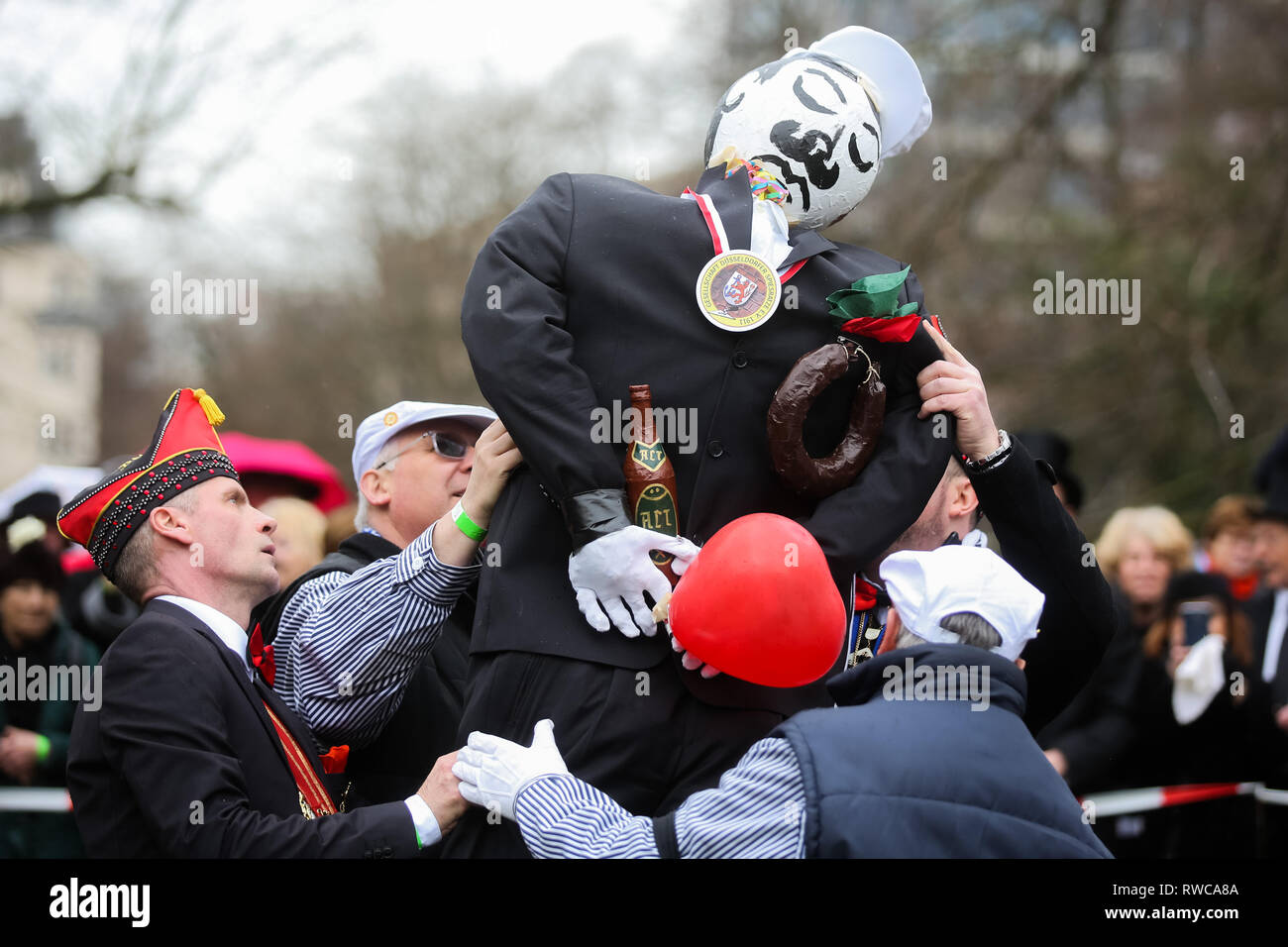 06 March 2019, North Rhine-Westphalia, Düsseldorf: The Hoppeditz is ...