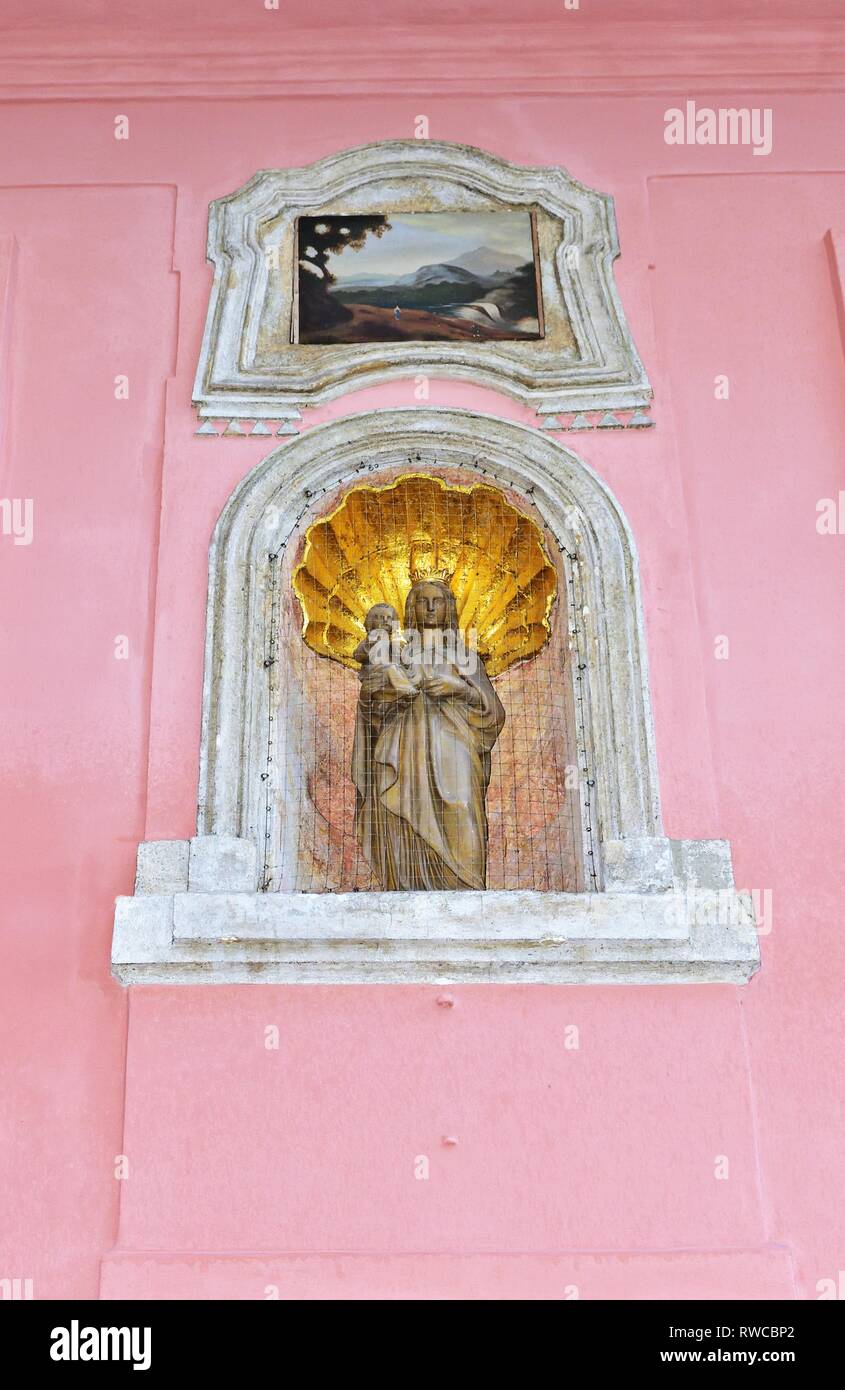 Pink medieval house in Prague, Czech Republic Stock Photo - Alamy
