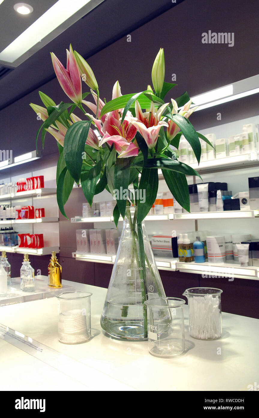 Flowers on display in a shop Stock Photo - Alamy