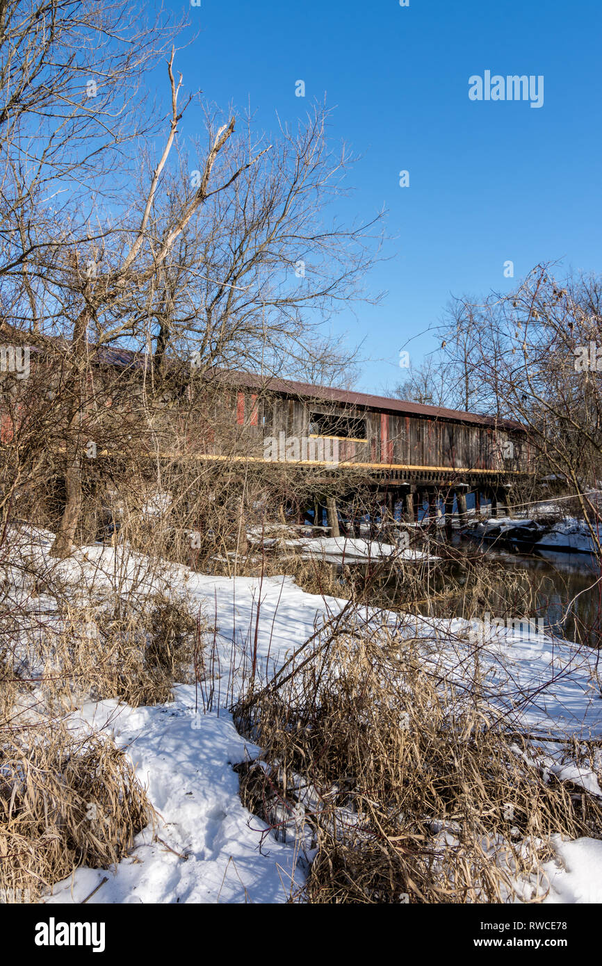 The Clarence covered bridge in Decatur, Wisconsin, on a cold winters ...