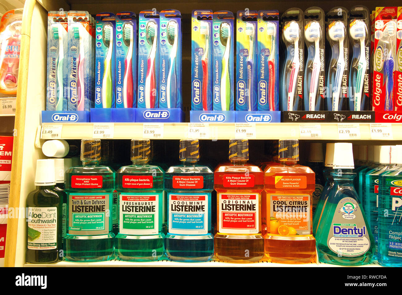 Listerine antiseptic mouthwash hi-res stock photography and images - Alamy