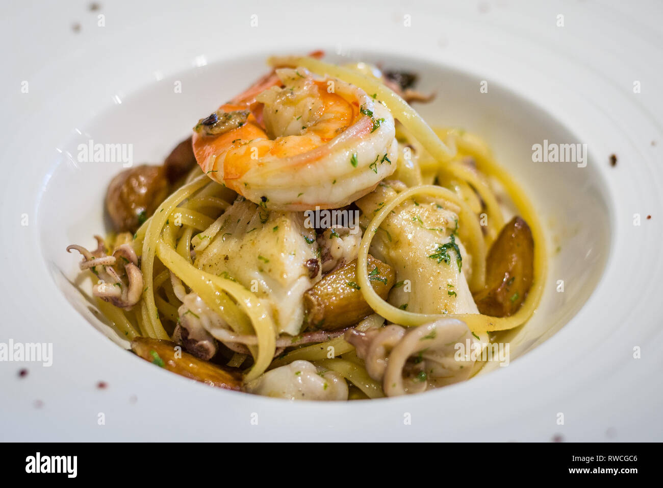Frutti di Mare Linguine with assorted seafood in choice of Aglio Olio ...