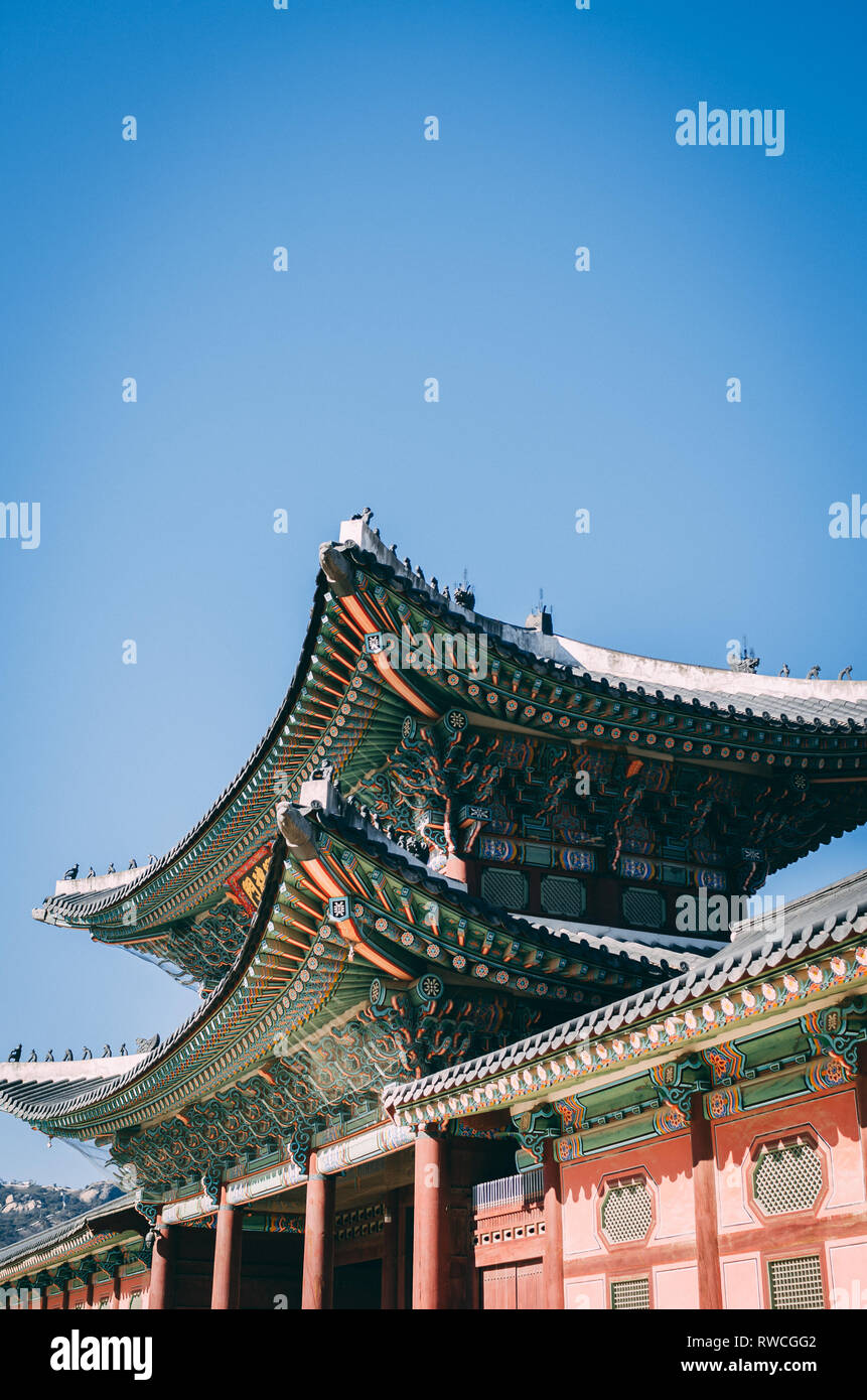 Korean gates hi-res stock photography and images - Alamy