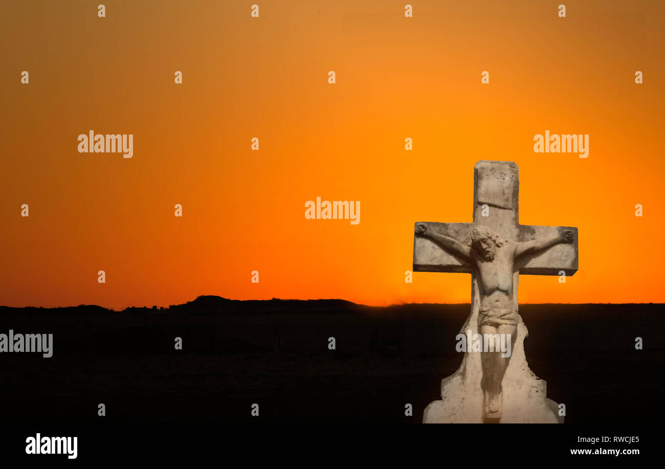 A rusty Christian cross with a distressed white paint background Stock ...