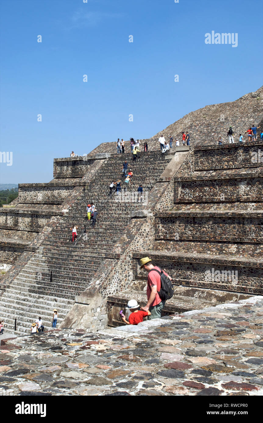 Aztec pyramid hi-res stock photography and images - Alamy