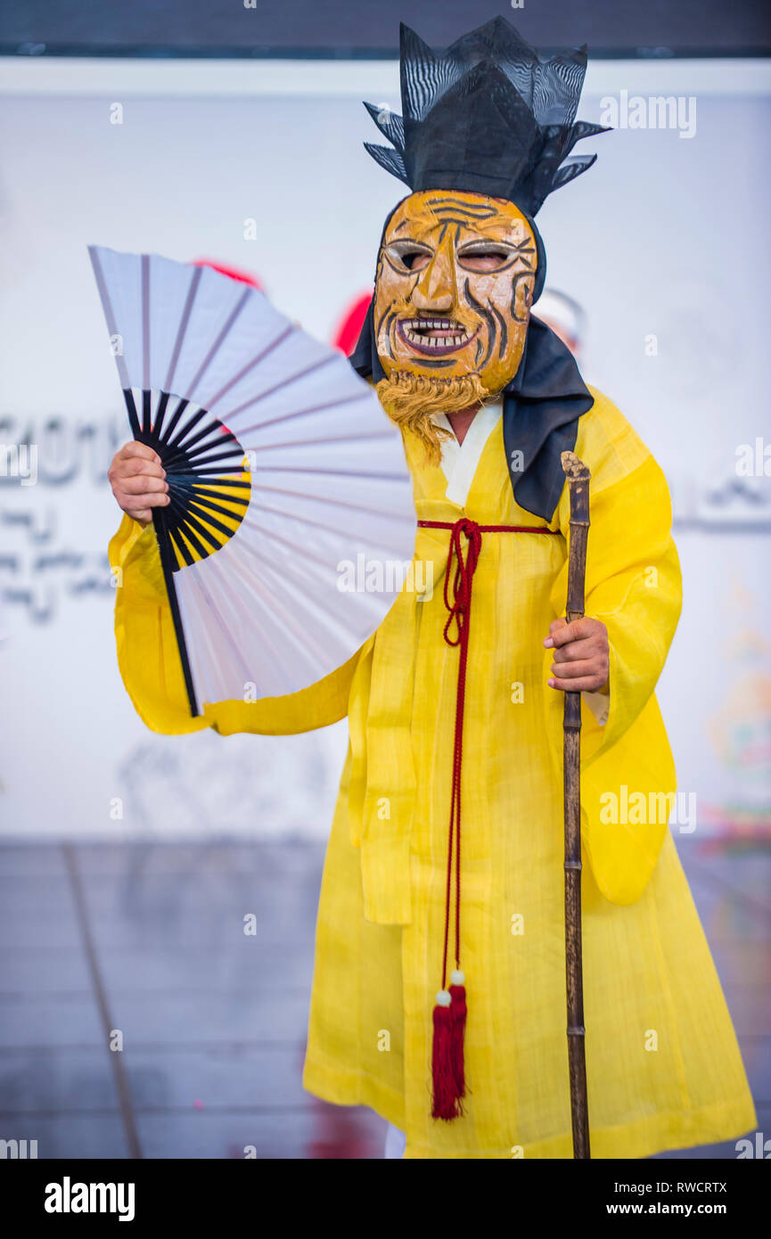 Actor performing the traditinal Korean Maskdance at Andong South Korea ...