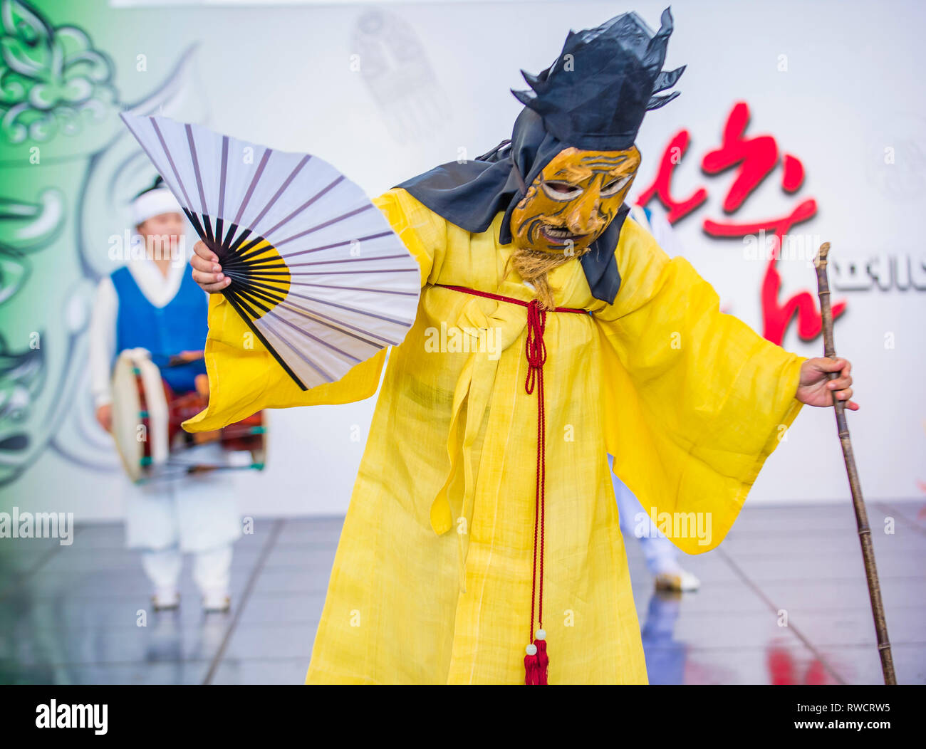 Actors performing the traditinal Korean Maskdance at Andong South Korea ...